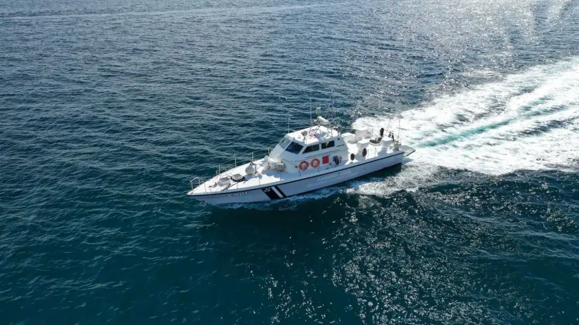 Μήλος: Τραυματισμός επιβάτιδων σε τουριστικό πλοίο - Έπεσαν από απότομο ...