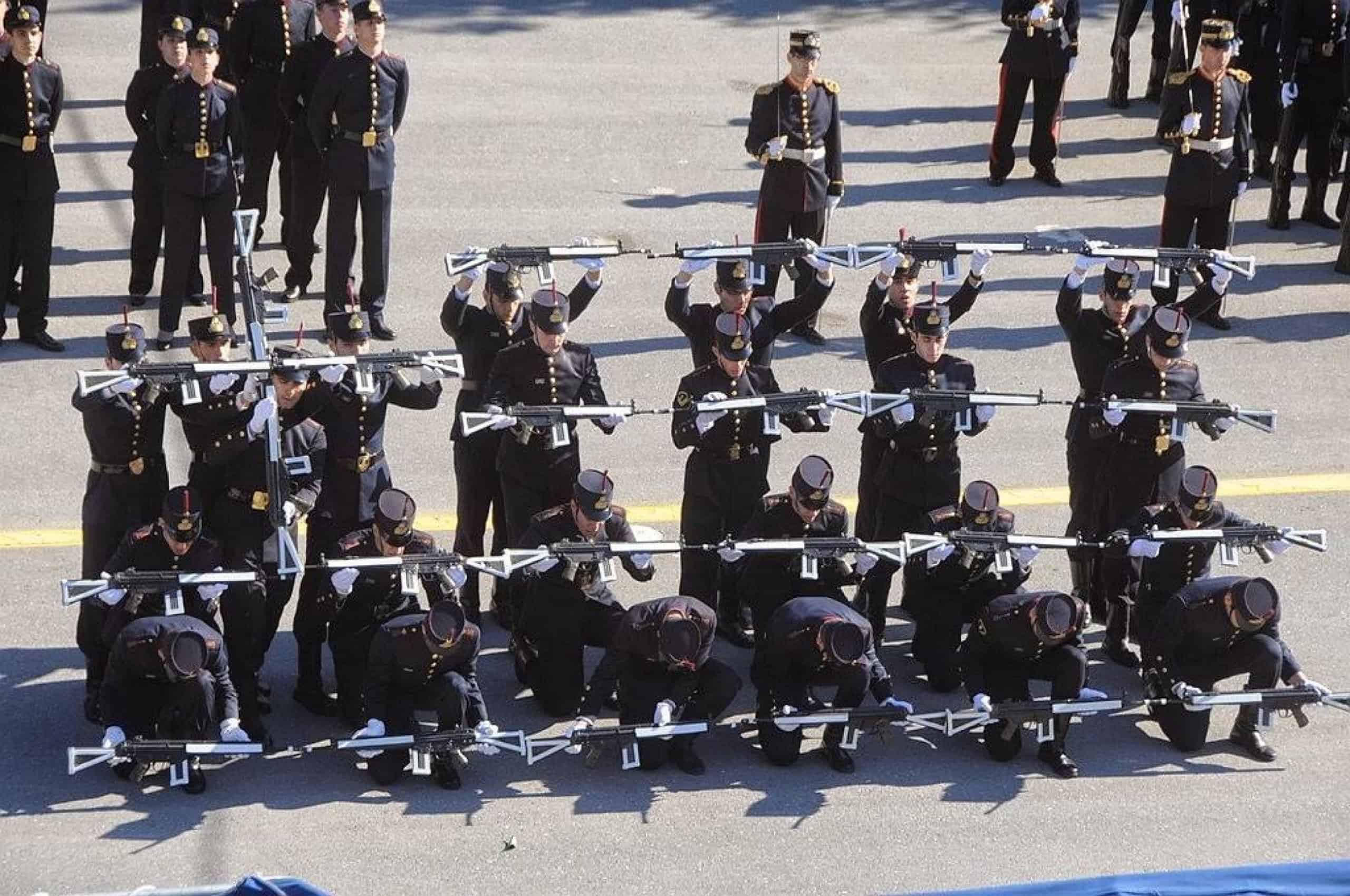Εντυπωσιακές ασκήσεις με όπλα από τη ΣΣΑΣ - BINTEO - Λιμενικά Νέα ...
