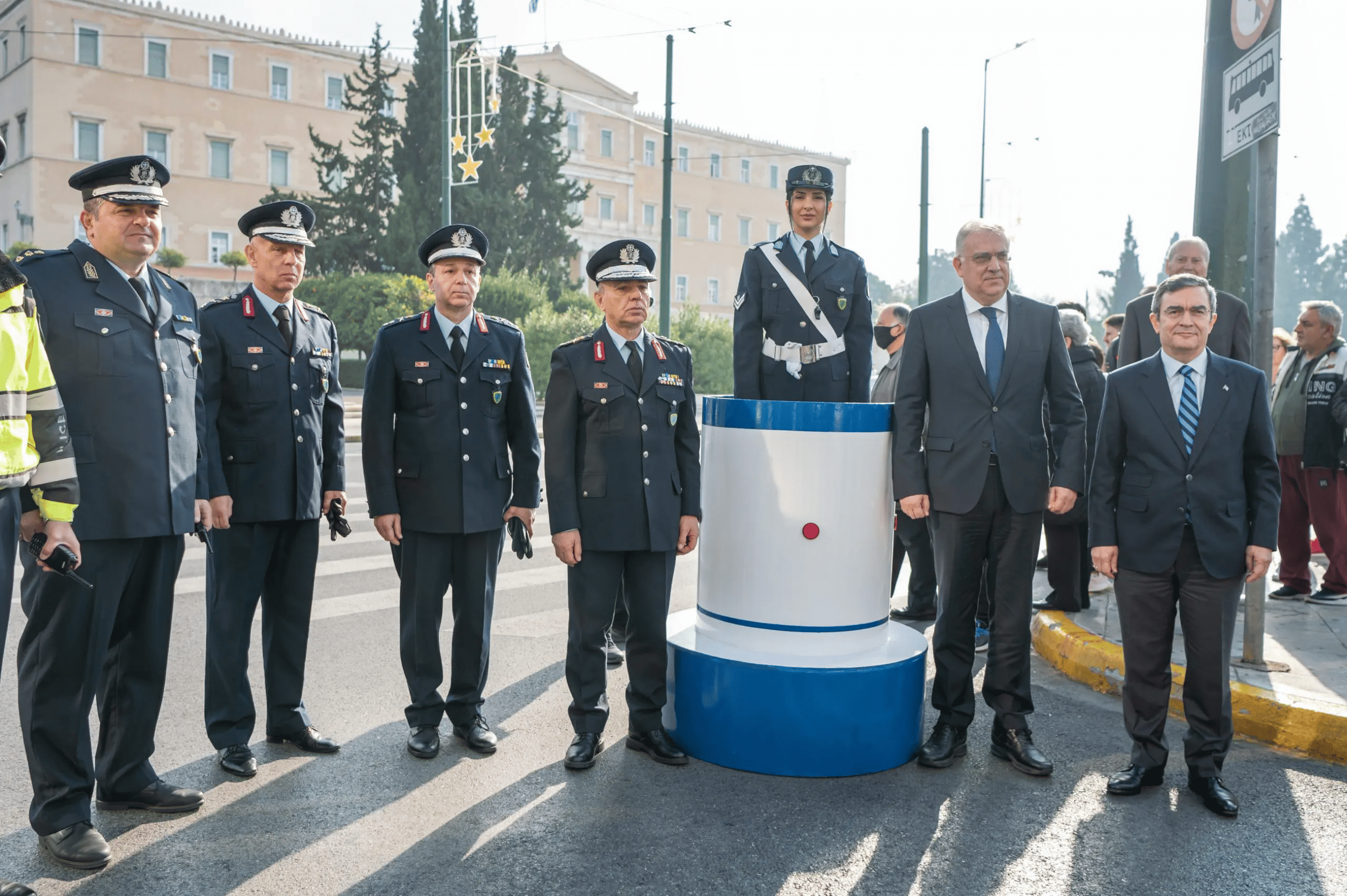 Δώρα σε τροχονόμους από την Πολιτική και Φυσική Ηγεσία της Ελληνικής ...