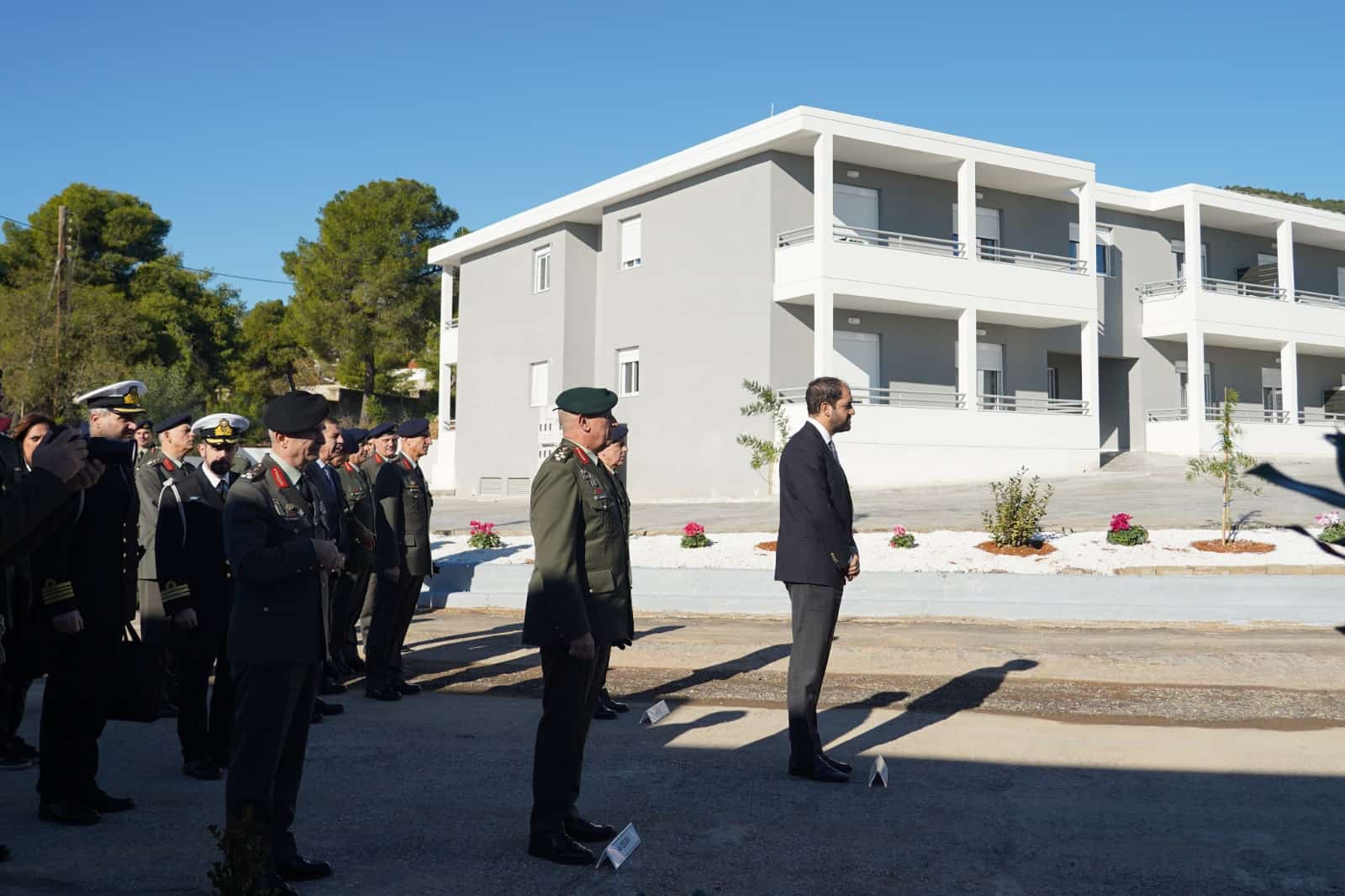 Οικήματα για άλλες 48 οικογένειες αξκών-οπλιτών ΕΣ από το ΥΠΕΘΑ ...