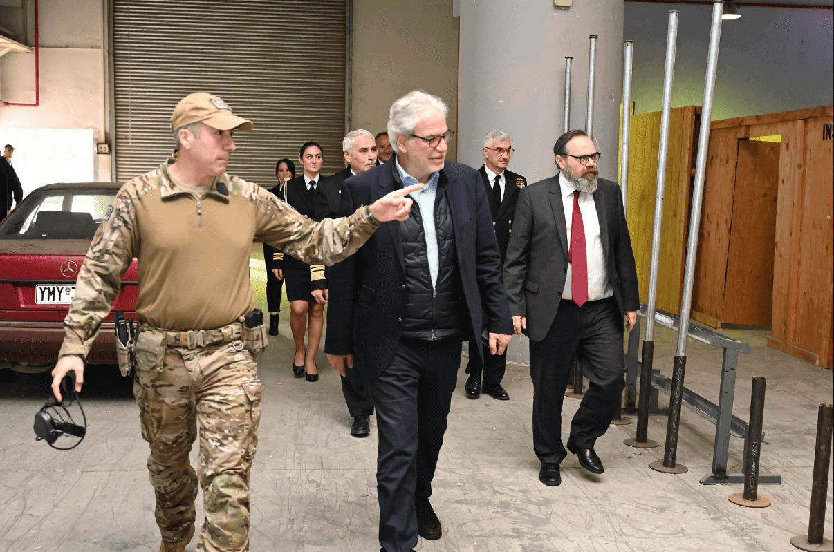 ΠΡΙΝ ΛΙΓΟ: Στο λιμάνι του Πειραιά ο Χρ. Στυλιανίδης - Λιμενικά Νέα ...