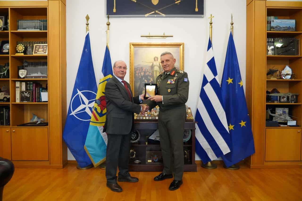 Συνάντηση του Αρχηγού ΓΕΕΘΑ με τον Επίτιμο Αρχηγό ΓΕΕΘΑ Στρατηγό ε.α ...
