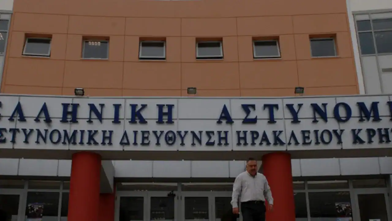 Ηράκλειο: Στα χέρια των "Αδιάφθορων" της ΕΛ.ΑΣ αξιωματικός του ...