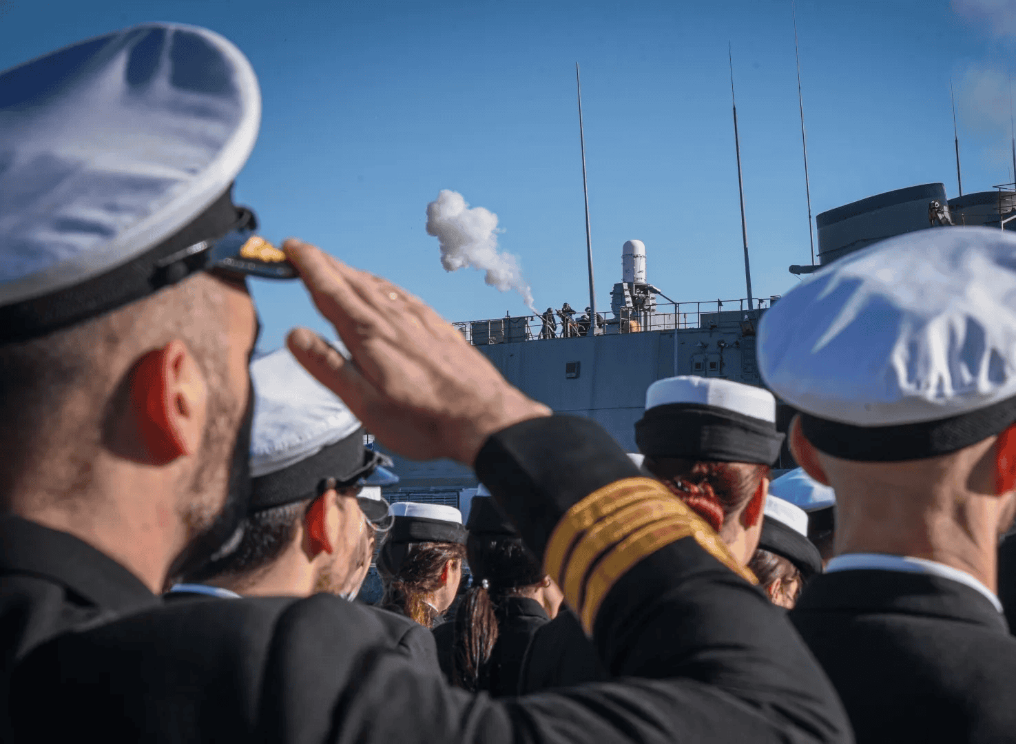 Η «διαρροή» προσωπικού μεγάλο πλήγμα για το ΠΝ: Πως επιχειρεί να δώσει ...